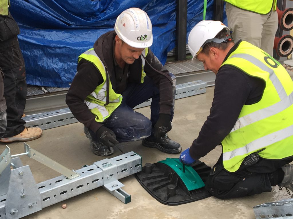 Heavy pipe support system for rooftops - Walraven United Kingdom