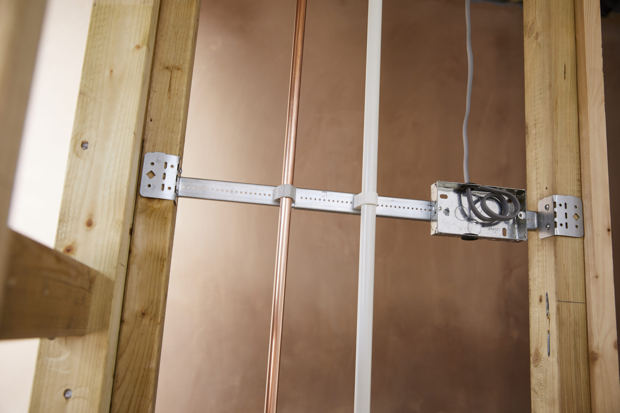 Walraven RSWB - for easy fixing within stud walls or floor joists