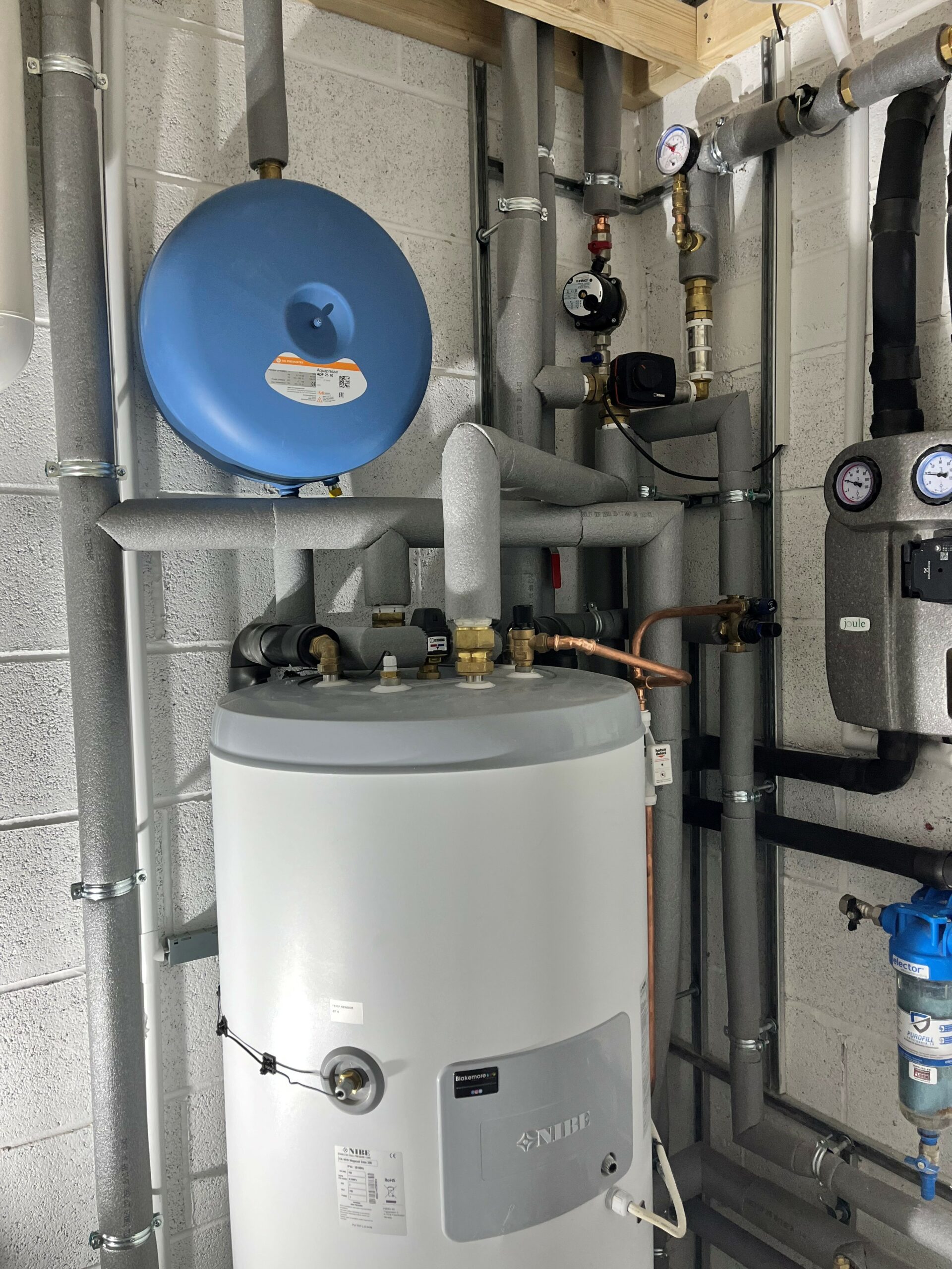 Heat pump installation benefits from Walraven RapidRail®