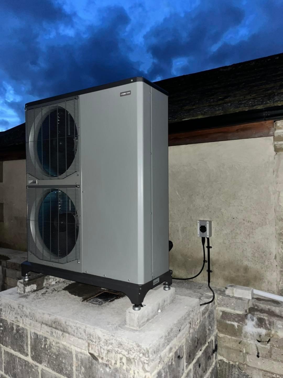 Heat pump installation benefits from Walraven RapidRail®