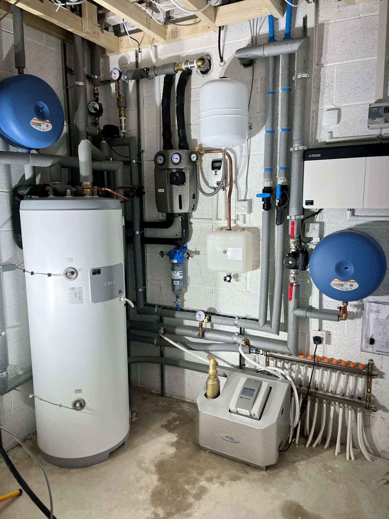 Heat pump supports and fixings from Walraven