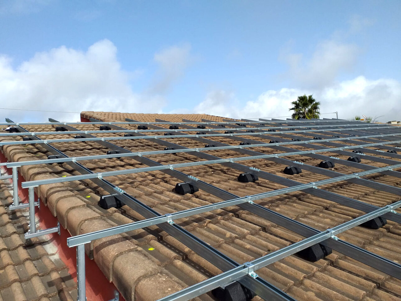 How to install solar panels on a roof without perforation? - Walraven International