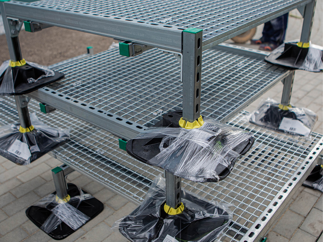 Walraven Walkways delivered directly to the roof! - Walraven International