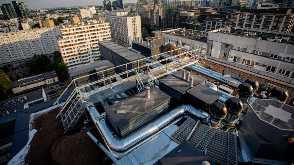 Passerelle di sicurezza prefabbricate sul tetto di un edificio di 16 ...